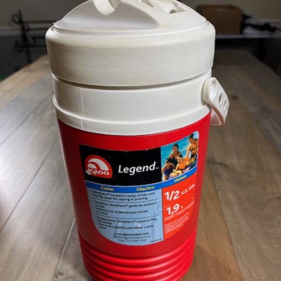 Igloo | Kitchen | Red And White Igloo Legend Cooler 2 Us Gallon ...